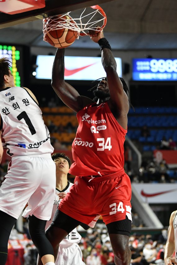 '역전극' SK, DB 6연패 몰아넣어…LG, KT 4연승 저지(종합) - 파이낸셜뉴스