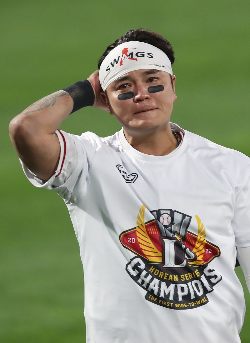 추신수, 내년에도 SSG에서 뛴다…연봉 17억원에 재계약 - 파이낸셜뉴스