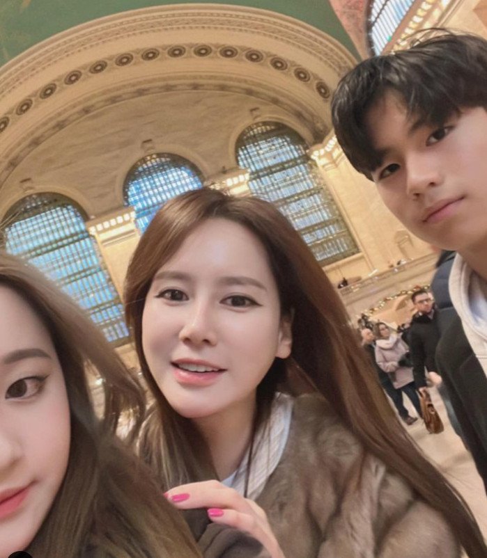 '자식 농사 성공' 이혜원, 카네기홀 데뷔 아들· 뉴욕대 딸과 훈훈 셀카 [N샷] - 파이낸셜뉴스