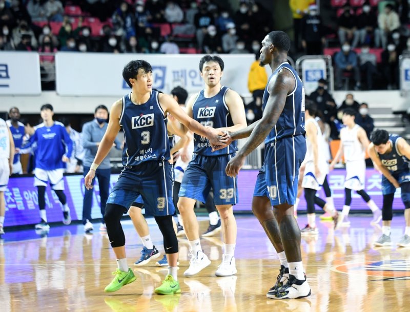 라건아 30점 13리바운드…프로농구 KCC, kt 12점 차 제압 - 파이낸셜뉴스