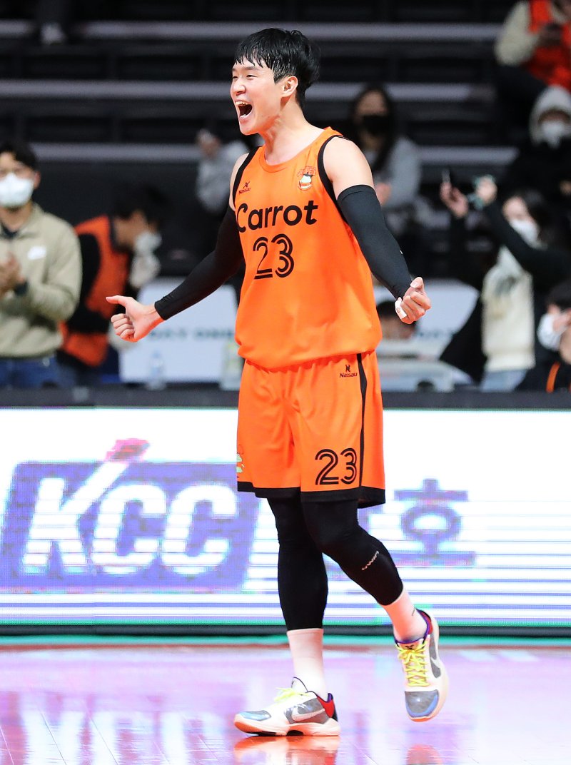 '불꽃 슈터' 전성현의 연이은 활약…캐롯의 봄 농구 가능성도 UP - 파이낸셜뉴스