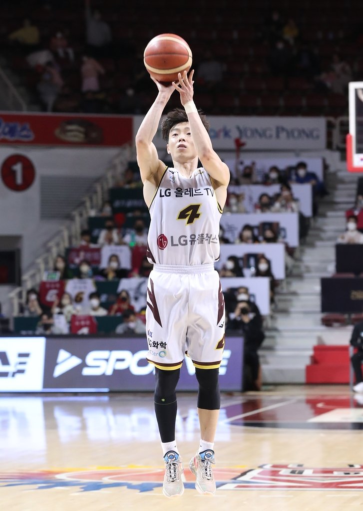 프로농구 2위 LG, 1위 인삼공사 잡고 5연승…이재도 17점(종합) - 파이낸셜뉴스