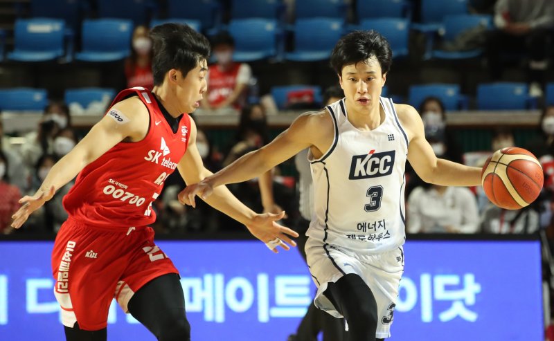 '허웅 23점' KCC, LG 6연승 저지하고 3연승…5할 승률 눈앞 - 파이낸셜뉴스