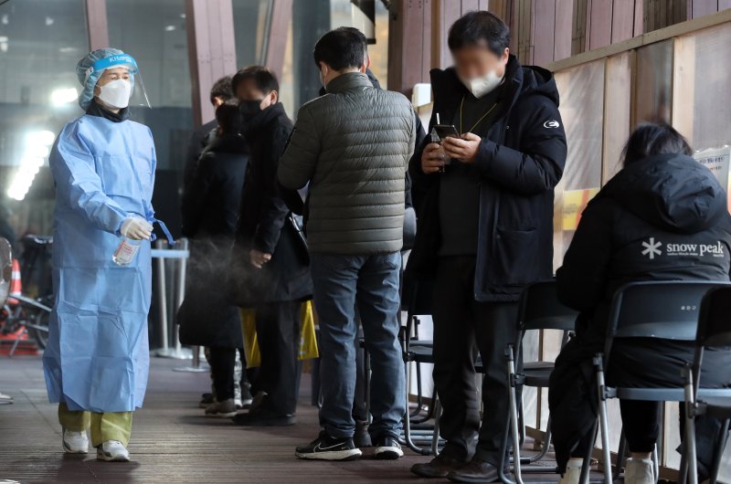 신규확진 7만8575명…해외유입 172명 94일 만에 최다 종합 파이낸셜뉴스