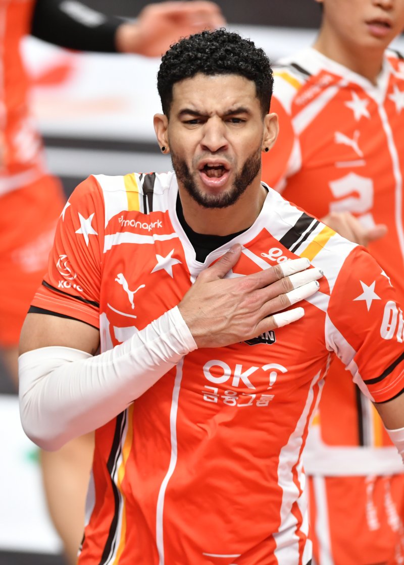 V리그 3라운드 MVP OK금융그룹 레오·흥국생명 김연경 - 파이낸셜뉴스