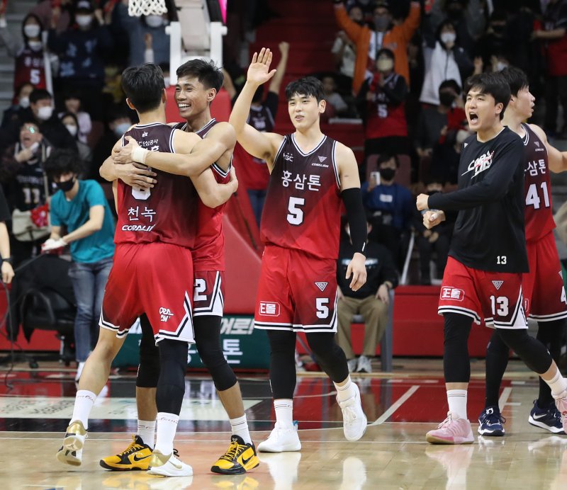 '뒷심 강한' KGC, SK의 5연승 저지…4경기 차 선두 유지 - 파이낸셜뉴스