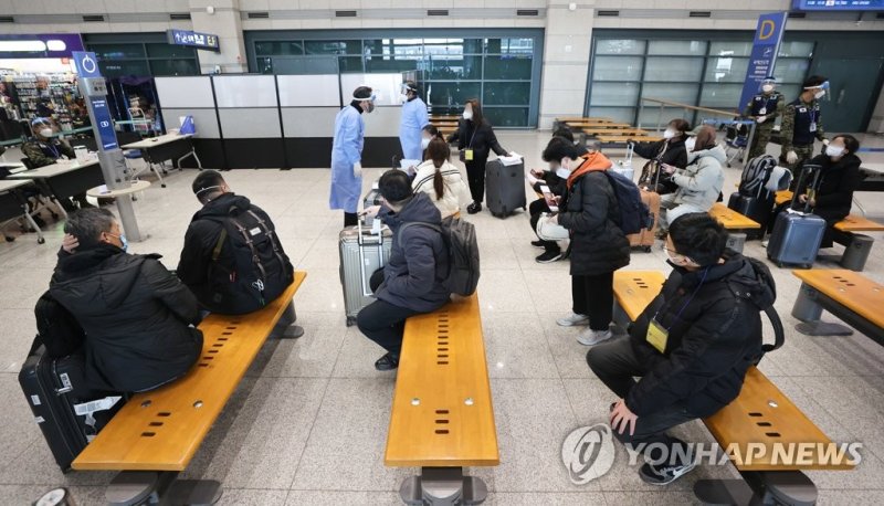 신규확진 6만41명 1주전보다 2만명 넘게 줄어…뚜렷한 감소세 종합 파이낸셜뉴스