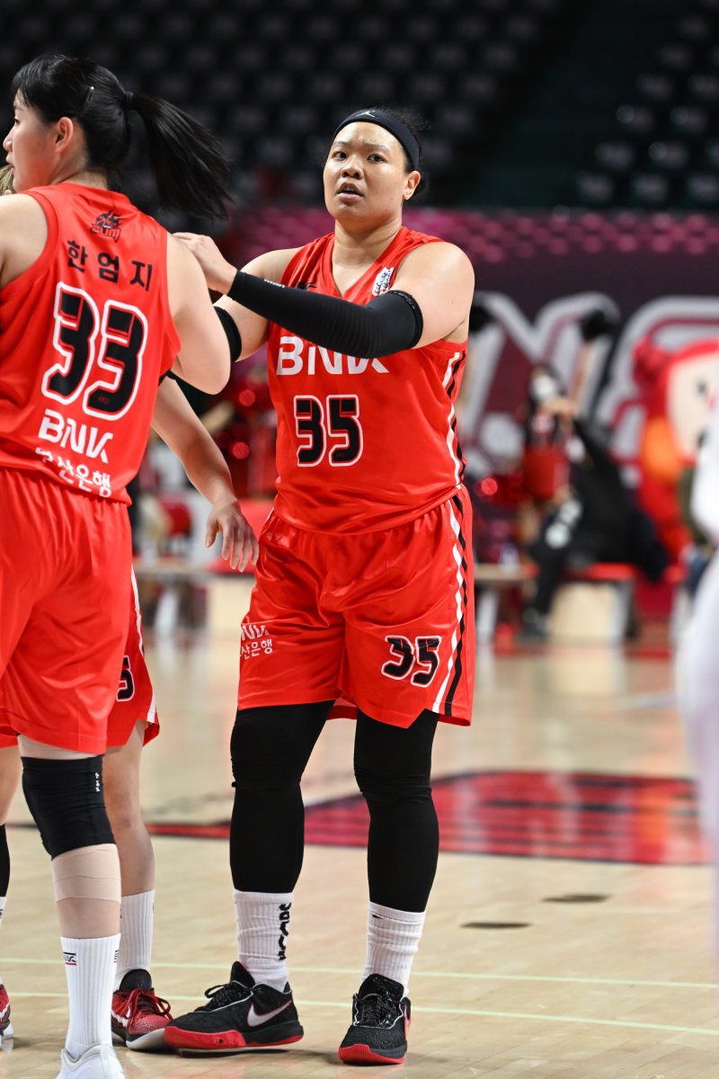 '김한별 결정적 스틸' BNK, 삼성생명 1점차로 잡고 공동 2위 - 파이낸셜뉴스