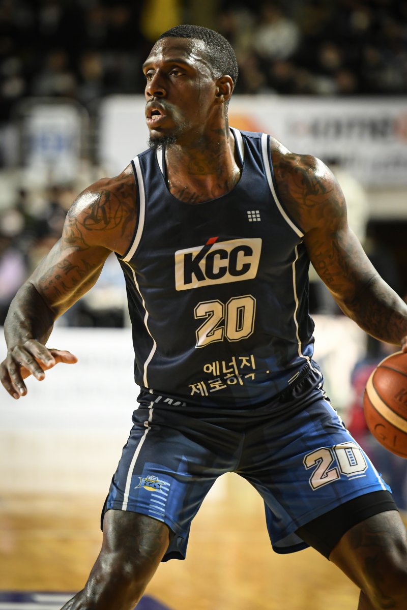 '라건아 32점' KCC, 4연승 LG 잡고 5연패 탈출…단독 6위 - 파이낸셜뉴스