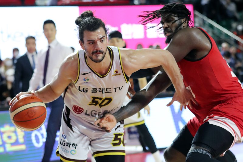 '마레이+이관희 44점 합작' 2위 LG, 3위 SK 꺾고 3연승 질주(종합) - 파이낸셜뉴스