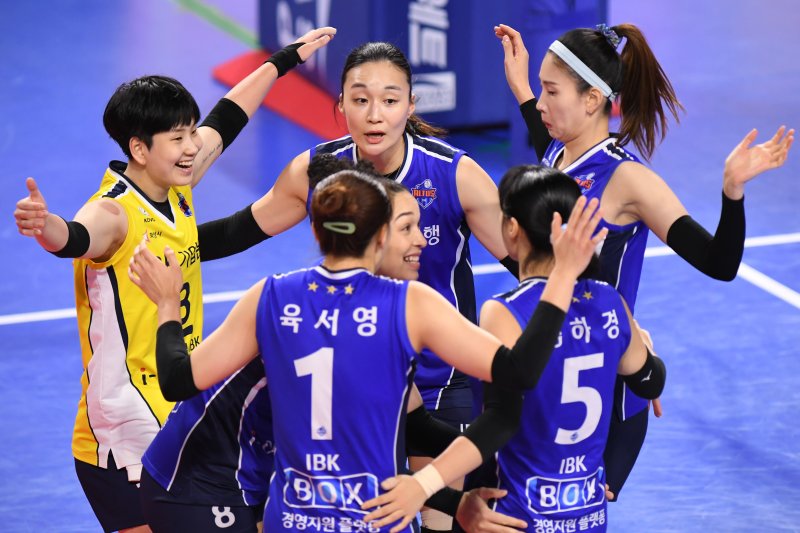 봄 배구 희망 이어간 OK금융그룹…한국전력 3-2 제압(종합) - 파이낸셜뉴스