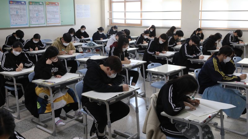 고교 전국학력평가 응시생 성적·개인정보 인터넷 유출…해킹 여부 수사 파이낸셜뉴스