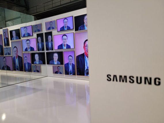 [MWC 2023] 삼성 방문한 SKT 유영상 "갤S23, 현존 최고의 폰" - 파이낸셜뉴스