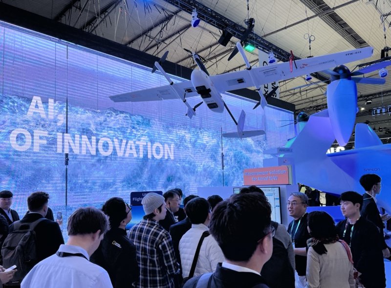 [MWC23] "UAM타고 날아가는 것 같아"…SKT, 실물 모형 기체 '인산인해' - 파이낸셜뉴스