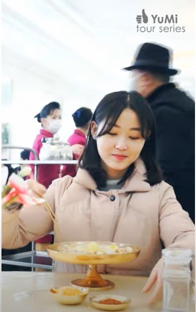 북한 유튜버 유미, 이번엔 옥류관에…평양냉면 대신 홍보한 국수는? - 파이낸셜뉴스