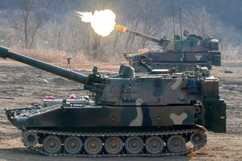 [뉴스1PICK]'초탄필중'…지축 흔들며 불 뿜는 K-55A1 자주포 - 파이낸셜뉴스