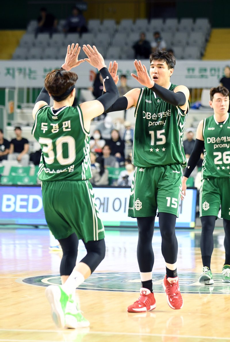 DB, 한국가스공사 제물삼아 7연패 탈출…LG는 PO 진출 확정(종합) - 파이낸셜뉴스