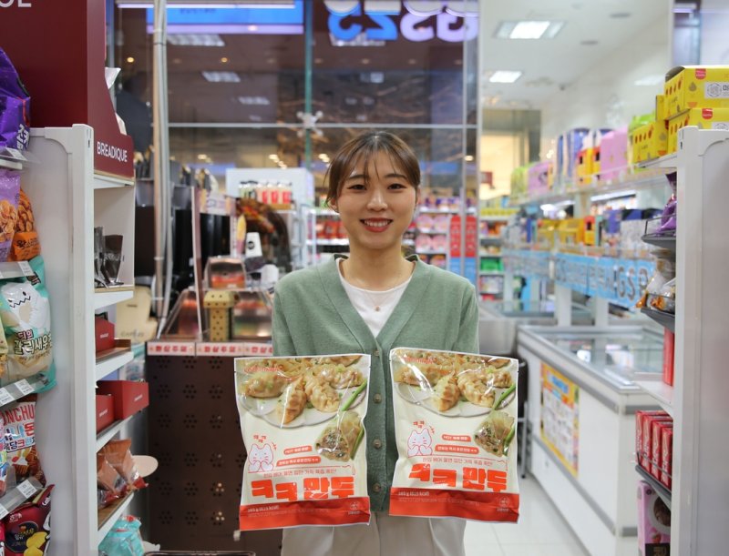 MZ 입맛 사로잡은 GS25 'ㅋㅋ만두'…비비고·고향만두 제쳤다 - 파이낸셜뉴스