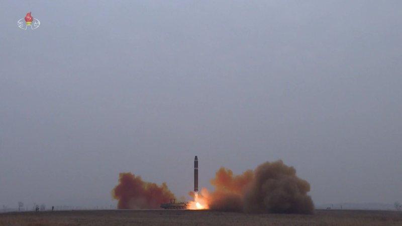北, 화성-17형 ICBM 고각발사해 1000㎞ 비행…고체연료 가능성 낮아(종합2보) - 파이낸셜뉴스