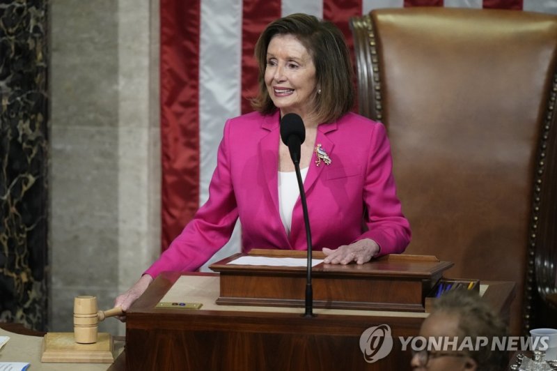 "거침없이 주먹 날려라" 펠로시 전 美하원의장 여성들에 조언 - 파이낸셜뉴스