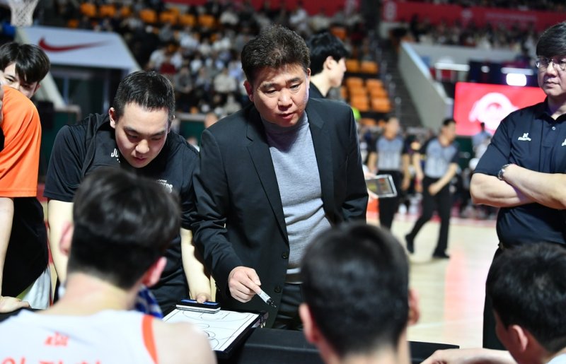 '캐롯' 김승기 감독 "어려운 사정에도 선수들은 날 믿고 따라" - 파이낸셜뉴스