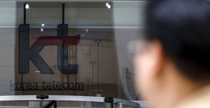 도돌이표 KT CEO 잔혹사…출렁이는 주가에 주총 '성토장' 예고 - 파이낸셜뉴스