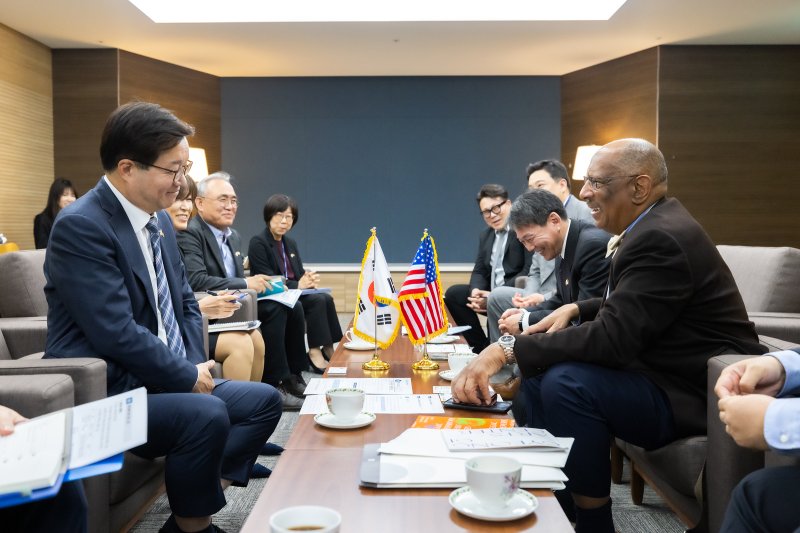 염태영 경제부지사, 미국 뉴저지주 상원의원과 우호 교류 방안 논의 - 파이낸셜뉴스