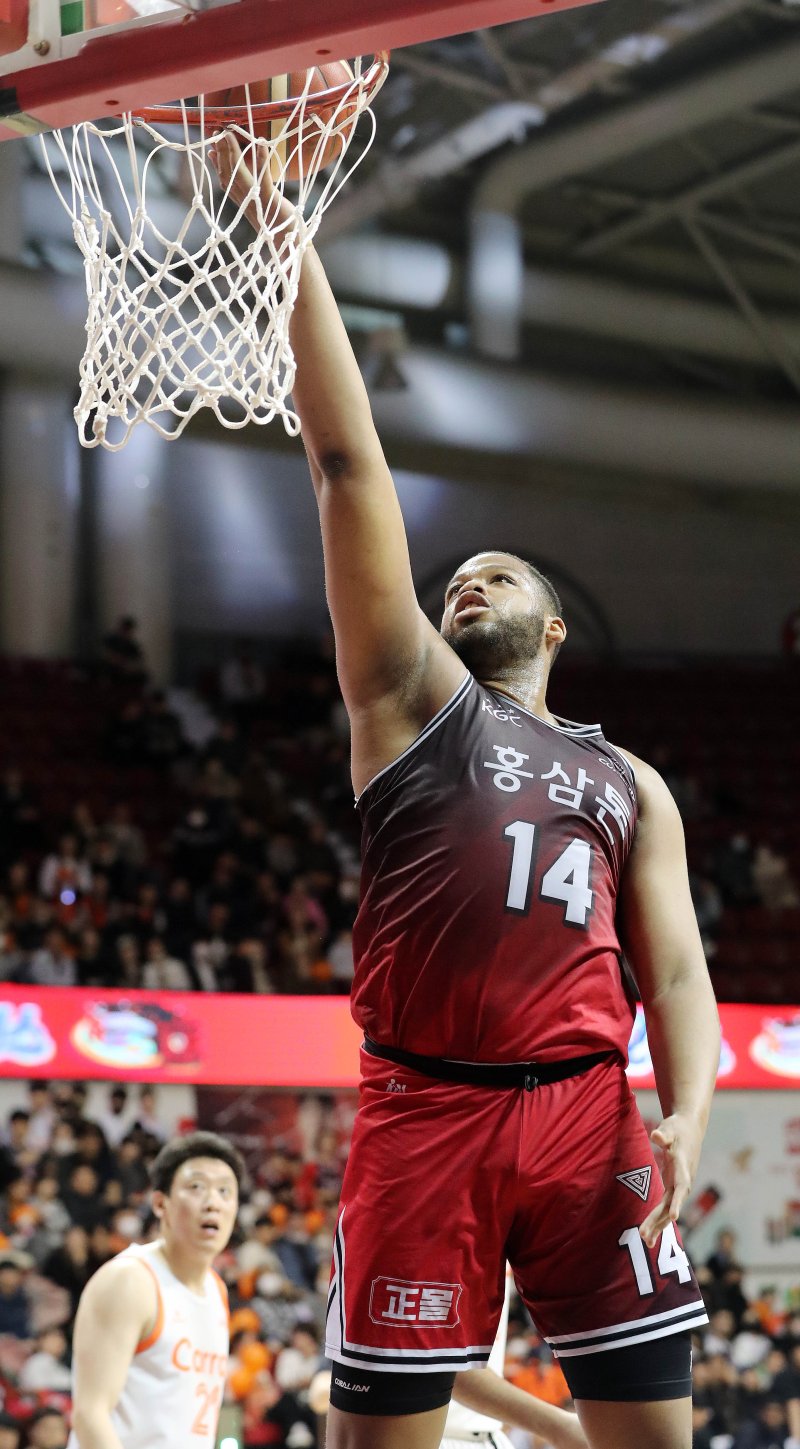 KGC, 4강 PO 1차전서 캐롯 56점차 대파…역대 최다점수차 승리 신기록 - 파이낸셜뉴스