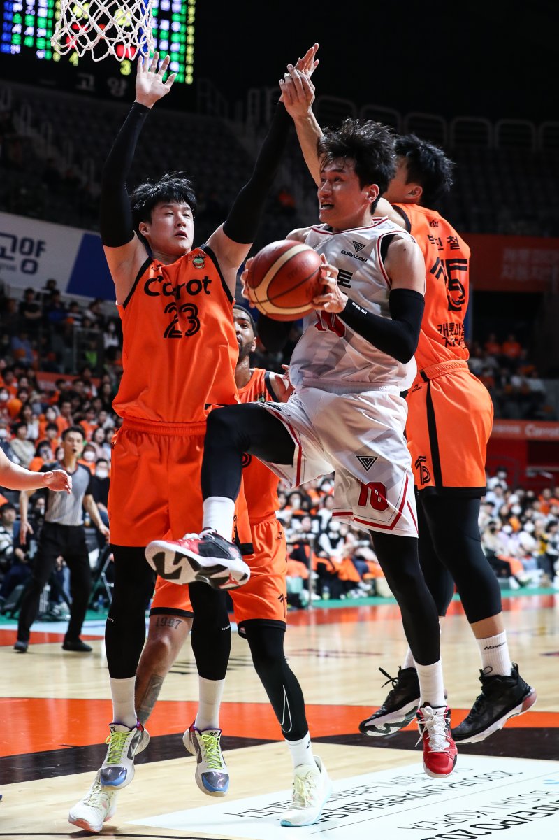 KGC, 캐롯 꺾고 3연속 챔프전 진출…SK와 우승 다툼 - 파이낸셜뉴스