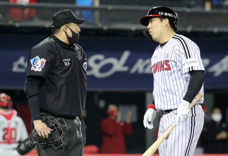 배트 던졌는데 타격 방해? KBO, LG-한화전 오심 인정…"징계 검토" - 파이낸셜뉴스