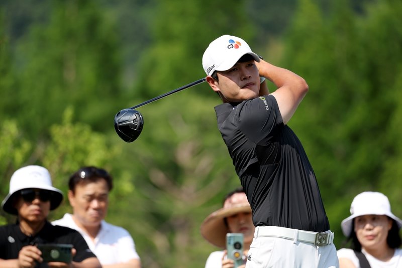 '진기명기' 이재경, KPGA선수권 1R에서 퍼터로 벙커 탈출 - 파이낸셜뉴스