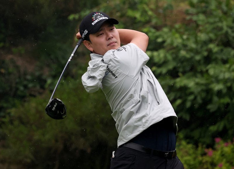 이정환, KPGA 선수권 3R 선두 도약…5년 만에 우승 겨냥 - 파이낸셜뉴스