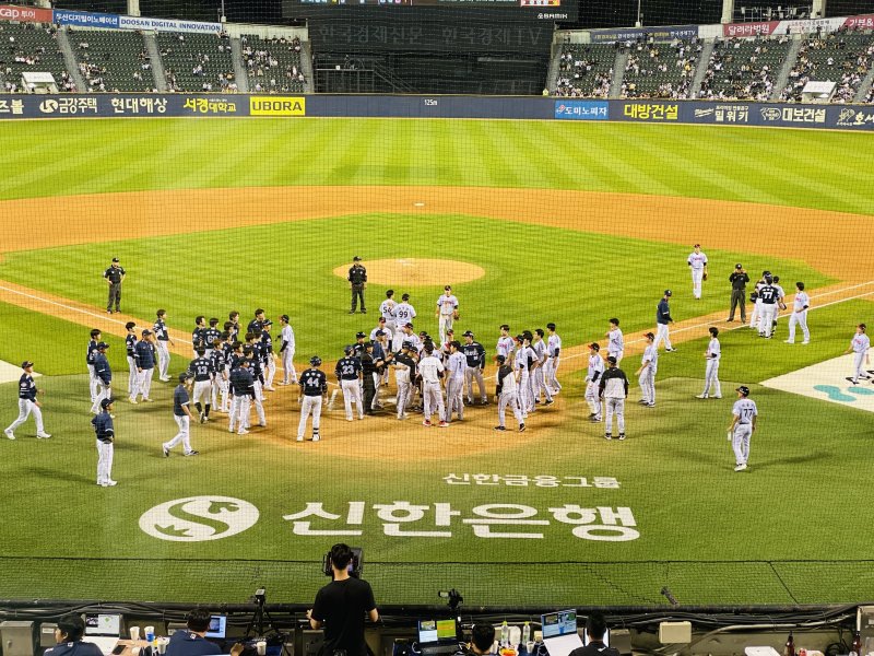 불꽃 튀는 잠실 라이벌전…두산 Lg 벤치클리어링 발생 파이낸셜뉴스