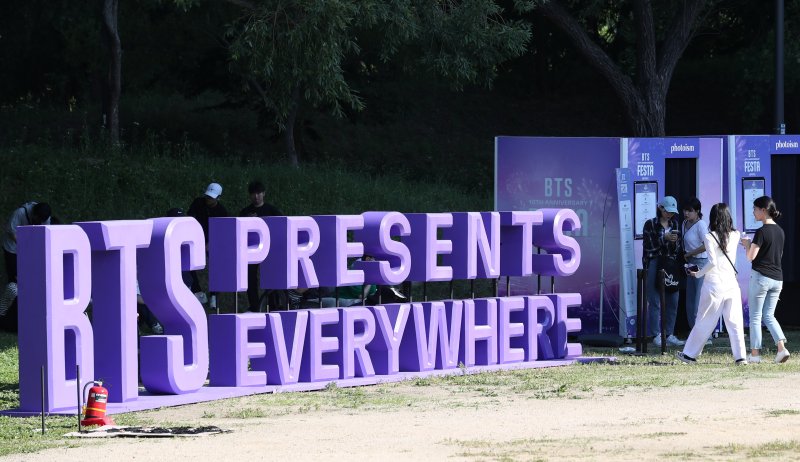 방탄소년단 10주년 'BTS 페스타', 오늘 화룡점정…RM 아미 만남·불꽃쇼 - 파이낸셜뉴스