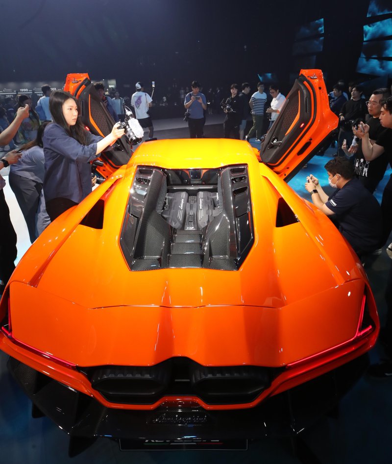 람보르기니 사상 최초 PHEV 슈퍼카 '레부엘토' [뉴시스Pic] - 파이낸셜뉴스
