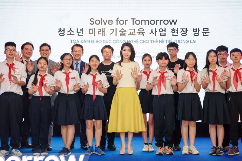 초록색 아오자이 입은 김건희 여사 韓영부인으로는 처음 감사 파이낸셜뉴스