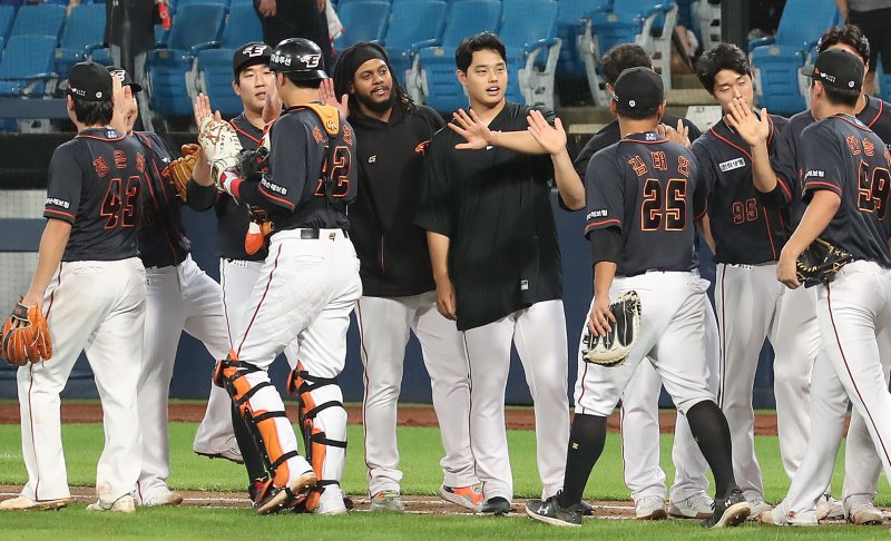 한화 18년 만에 7연승, 8위 도약…LG·롯데는 나란히 끝내기 승(종합) - 파이낸셜뉴스