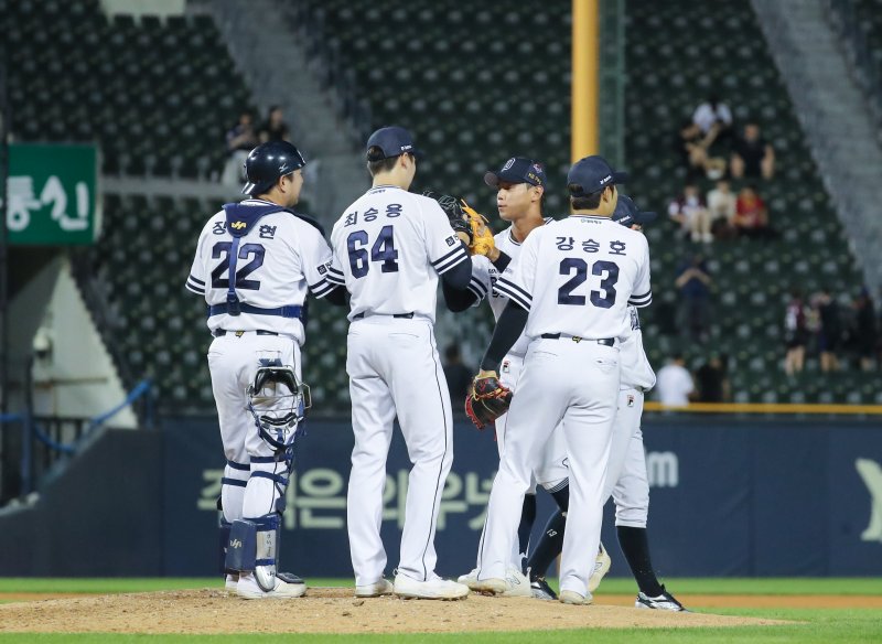 두산, 키움 꺾고 7연승 질주…선두 그룹 LG·SSG도 나란히 승리(종합) - 파이낸셜뉴스