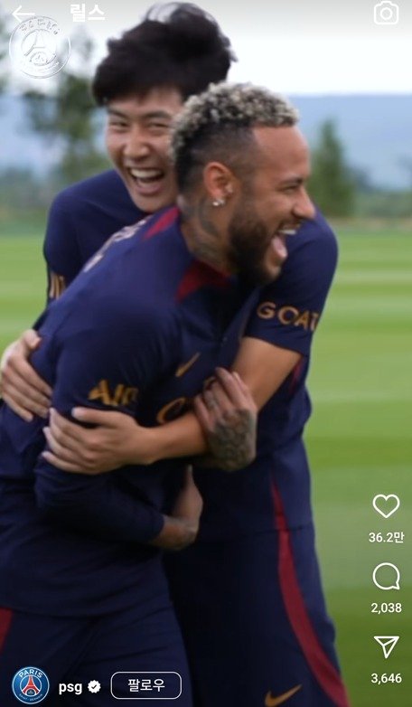 '벌써 적응 끝?' PSG 이강인, 슈퍼스타 네이마르와 포옹하며 '활짝' - 파이낸셜뉴스