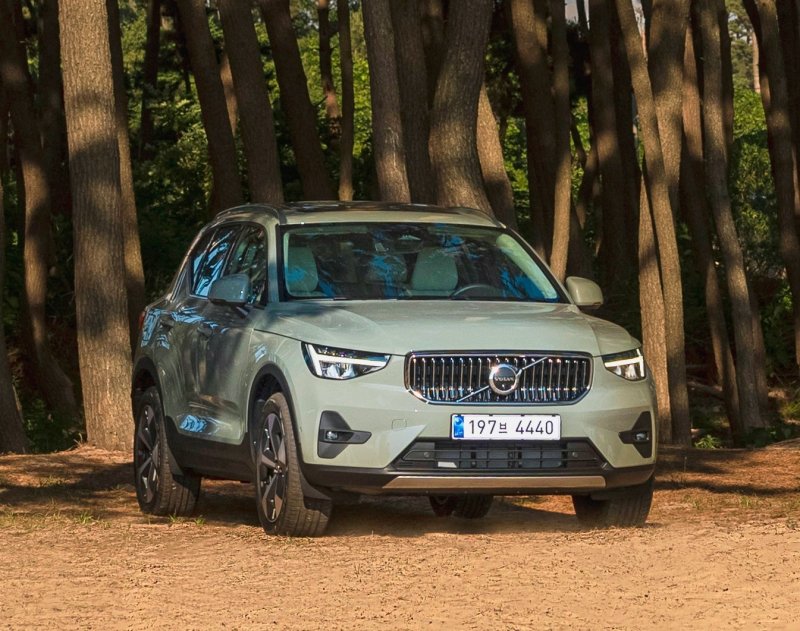 볼보, 베스트셀링 SUV XC40 '그린 세이지' 한정판 에디션 출시 - 파이낸셜뉴스
