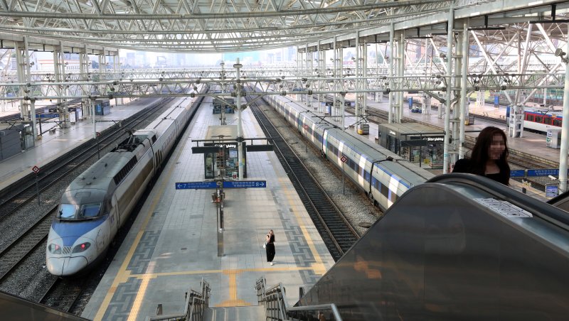 KTX와 SRT 모두 운행 시작…일반 열차도 재개(종합) - 파이낸셜뉴스