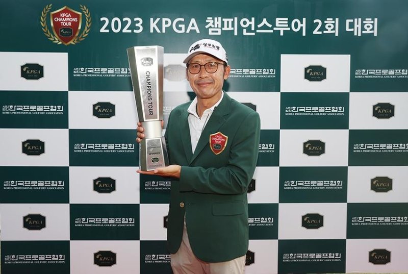 최종 라운드 7연속 버디 박성필, KPGA 챔피언스투어 2승 고지 - 파이낸셜뉴스