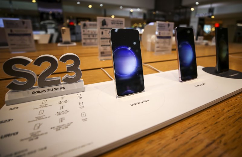 "이제는 갤Z5 시대"…통신3사, 갤S23 지원금 절반으로 싹둑 - 파이낸셜뉴스