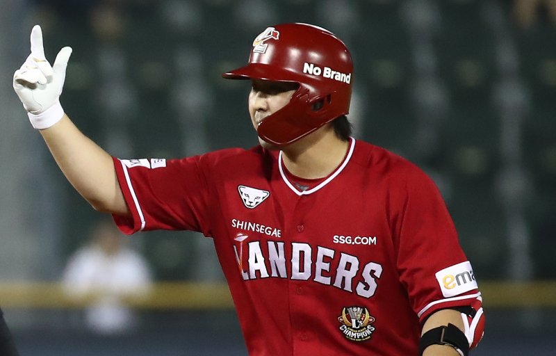 SSG 최정, NC전서 11경기 만에 대포 가동…통산 2번째 450홈런 - 파이낸셜뉴스