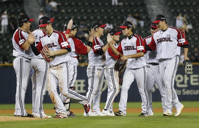 '18안타 17득점' LG, 키움 대파하고 5연승…KT, NC와 '3위 싸움' 승리(종합) - 파이낸셜뉴스