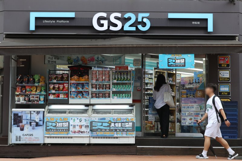 '편의점 양강' 올 상반기도 박빙 승부…GS25, 매출 1위로 CU 제쳐 - 파이낸셜뉴스