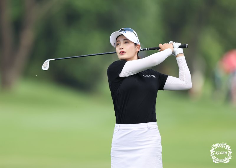 박결, KLPGA 하이원리조트 여자오픈 첫날 '잠정 선두' 올라 - 파이낸셜뉴스