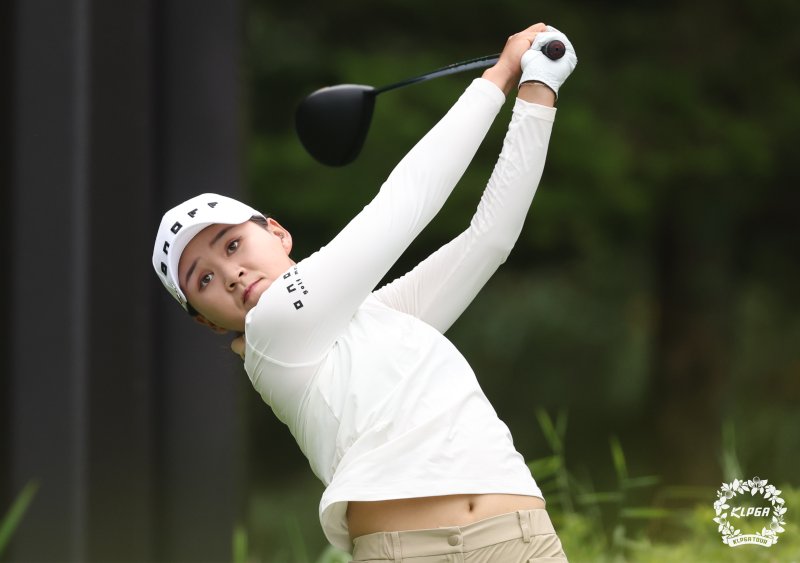 이제영, KLPGA 첫승 도전…하이원리조트 여자오픈 3R 선두 도약 - 파이낸셜뉴스