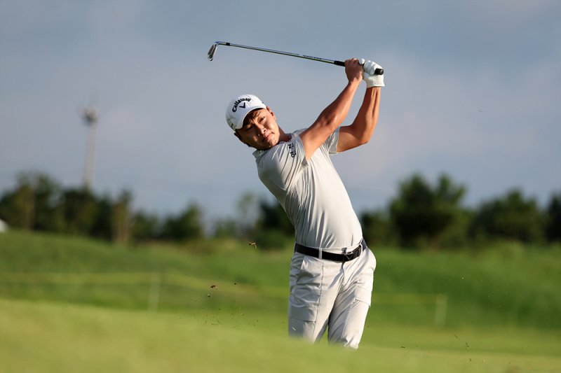 전가람, 군산CC오픈 3R 선두 유지…KPGA 통산 3승 도전 - 파이낸셜뉴스