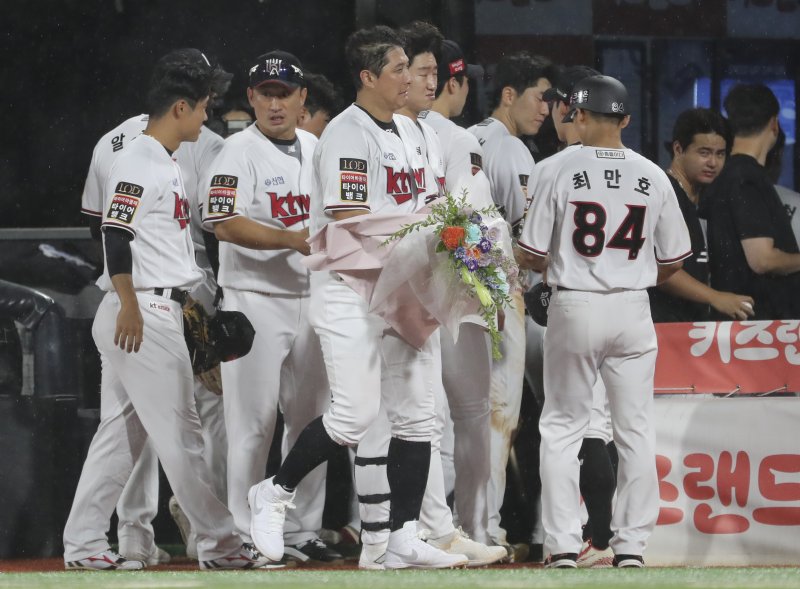 104분 기다림 끝에…KT 황재균 2000안타 대기록 지켰다 - 파이낸셜뉴스